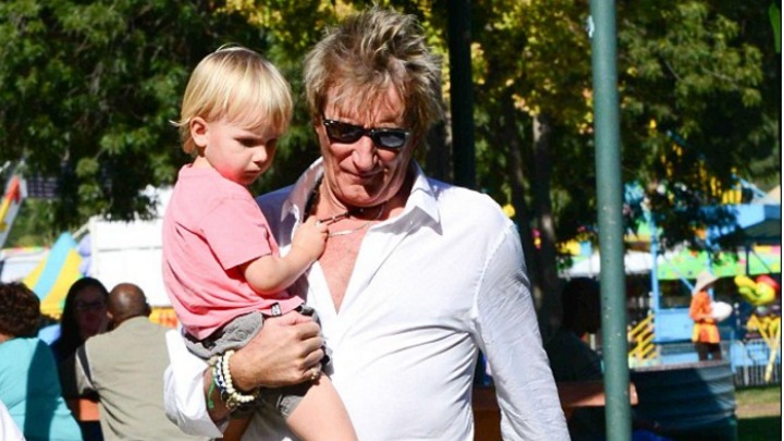 Rod Stewart says his son likes ‘dressing up like a lady’ - Starts at 60