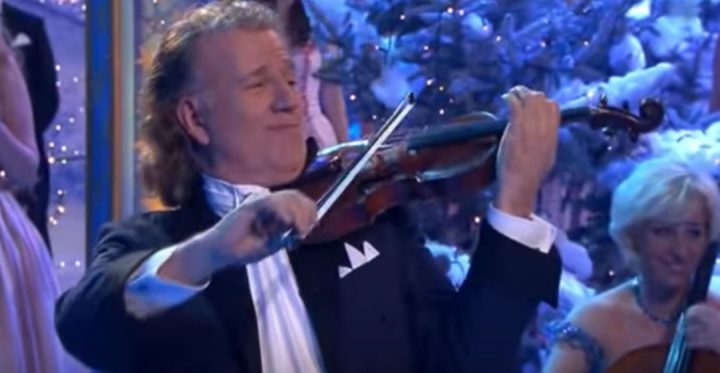 The simple beauty of Andre Rieu at Christmas - Starts at 60