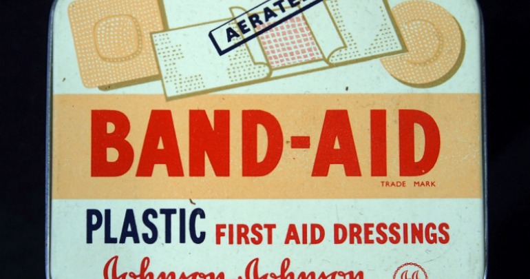 Clever Band-Aid tip promises to make finger cuts less of a pain ...