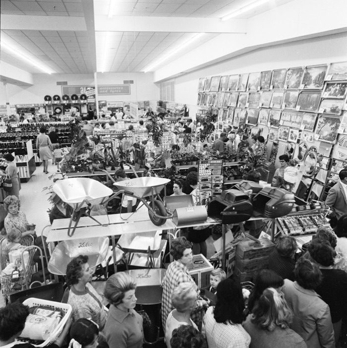 How Christmas shopping has transformed since the ’60s and ’70s - Starts ...