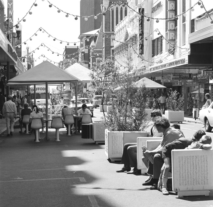 How Christmas shopping has transformed since the ’60s and ’70s - Starts ...