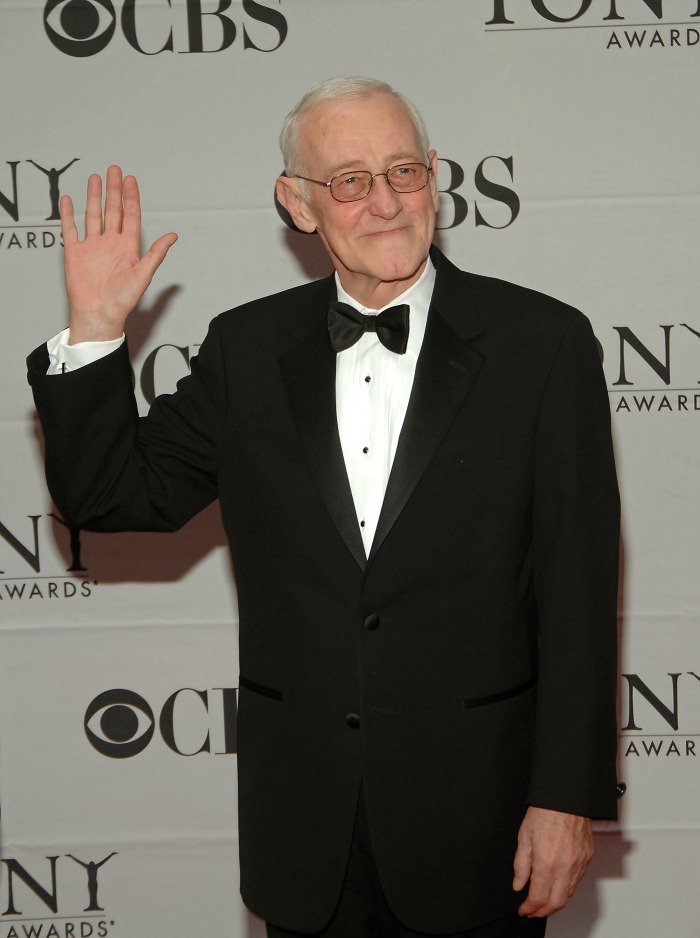 ‘Frasier’ star John Mahoney dies aged 77 as tributes pour in - Starts at 60