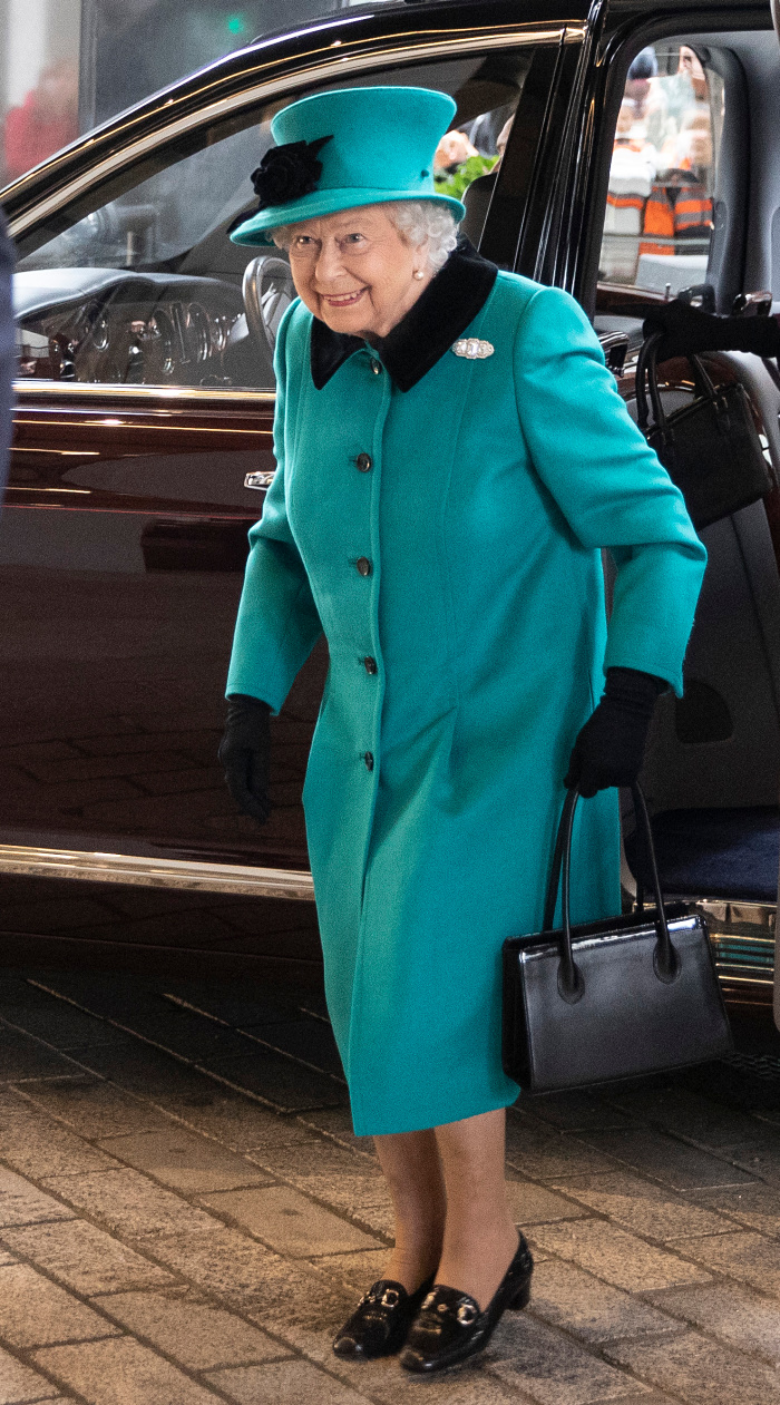 The Queen is trendy in turquoise for London royal engagement - Starts at 60